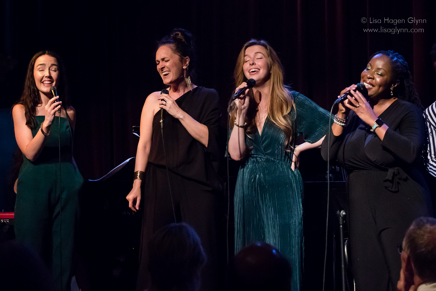 An Interview with Vocal Supergroup säje ‣ Hardly Raining
